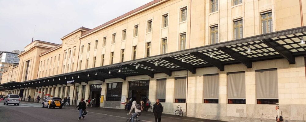 Maps and timetables of Geneva station | Along the Rhône river