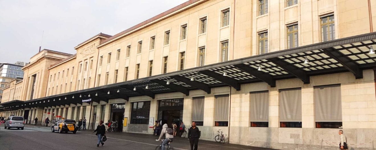 Maps and timetables of Geneva station | Along the Rhône river